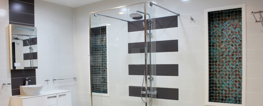 Pivot Vs Hinged Shower Doors Selecting The Best For You Gatsby Glass